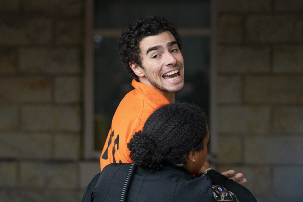 UnitedHealthcare shooting suspect contests his extradition back to New ...